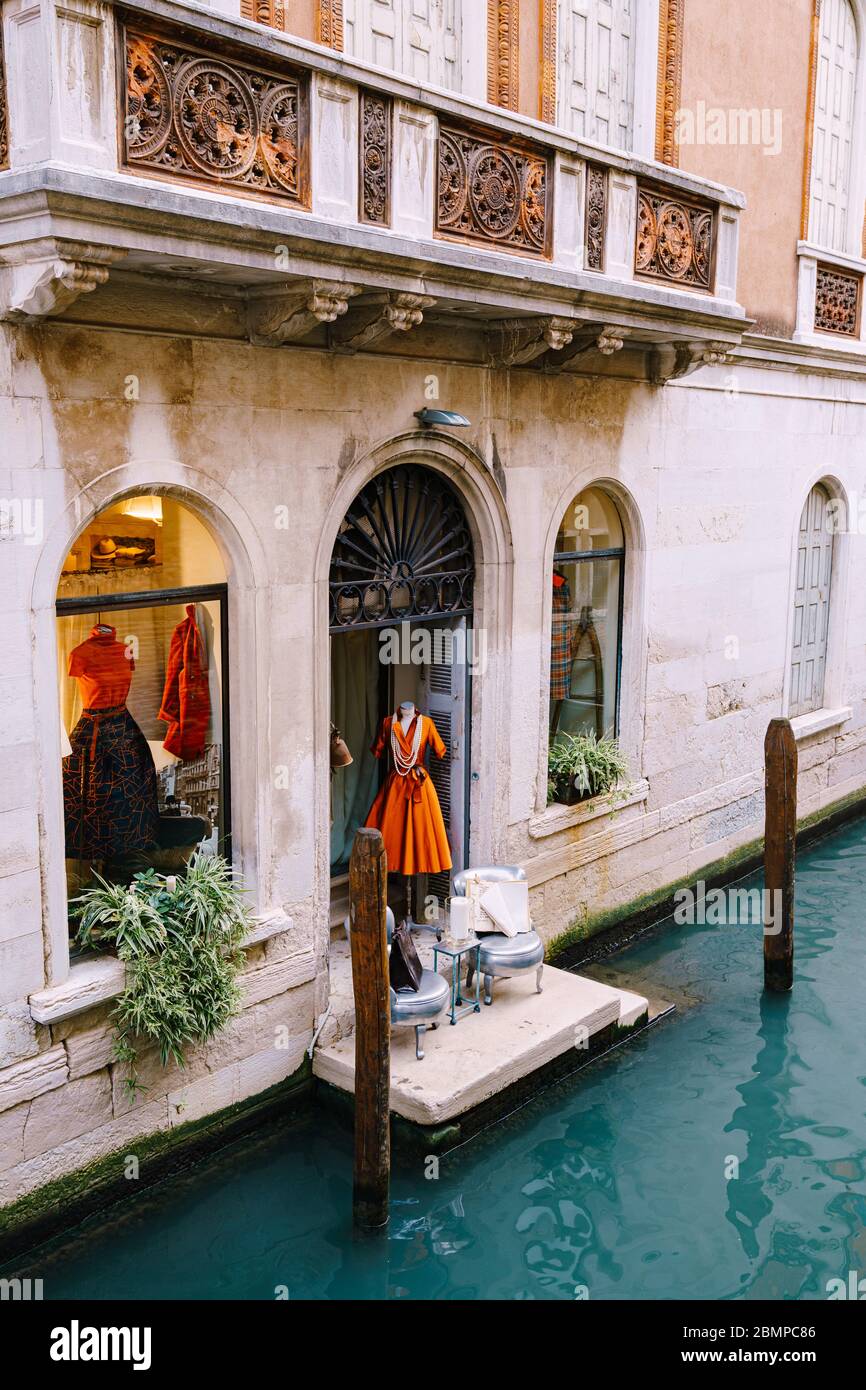 Venice, Italy - 04 october 2019: Showcase of a fashion clothing store ...