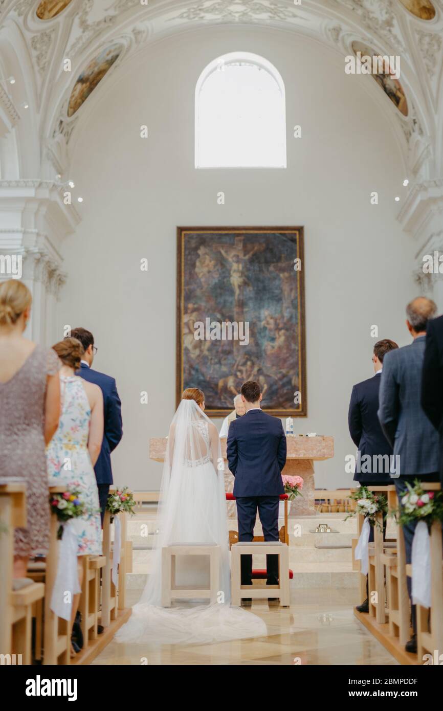 Bride and groom getting married Stock Photo - Alamy