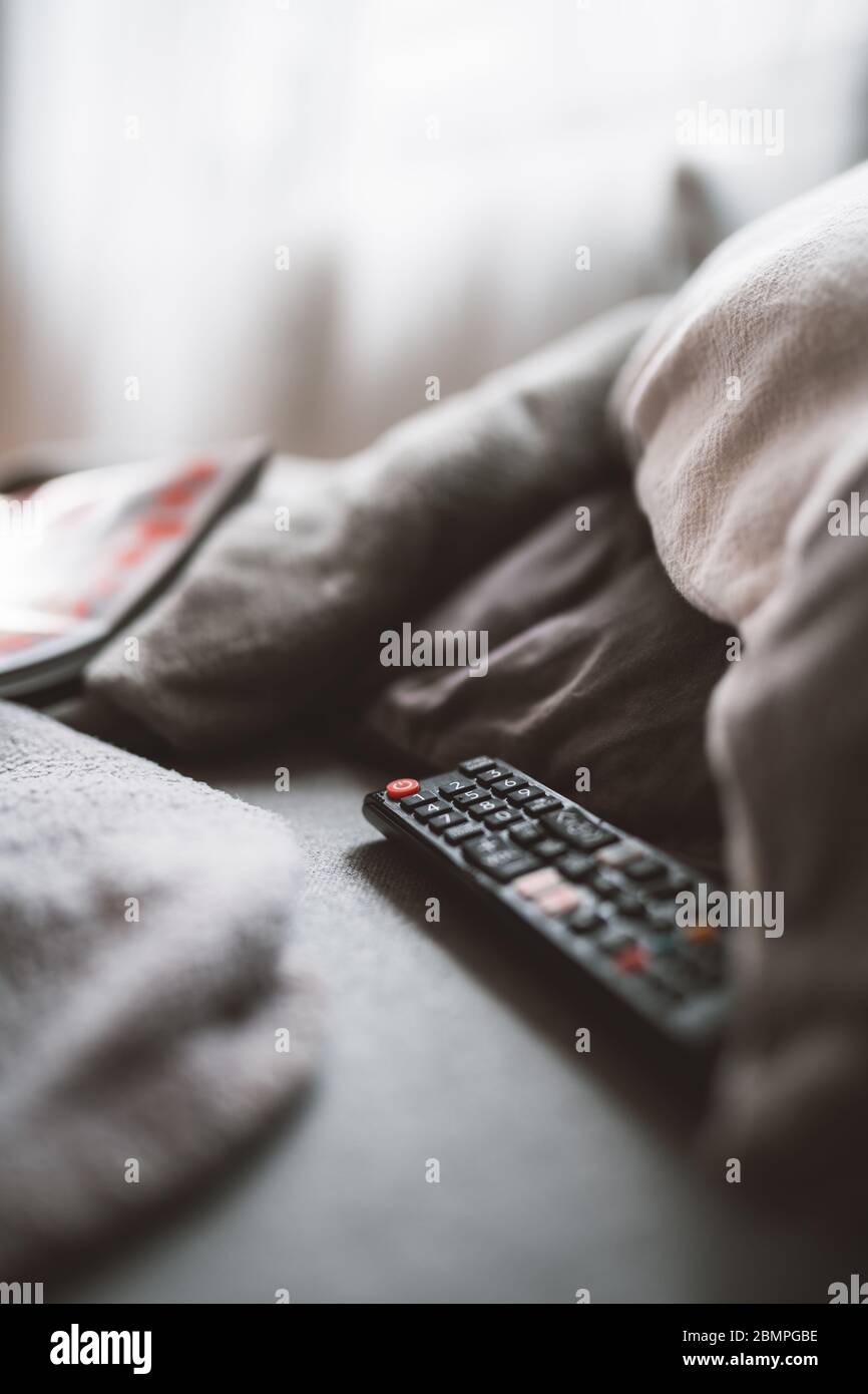 Tv remote control bed nobody hi-res stock photography and images - Alamy