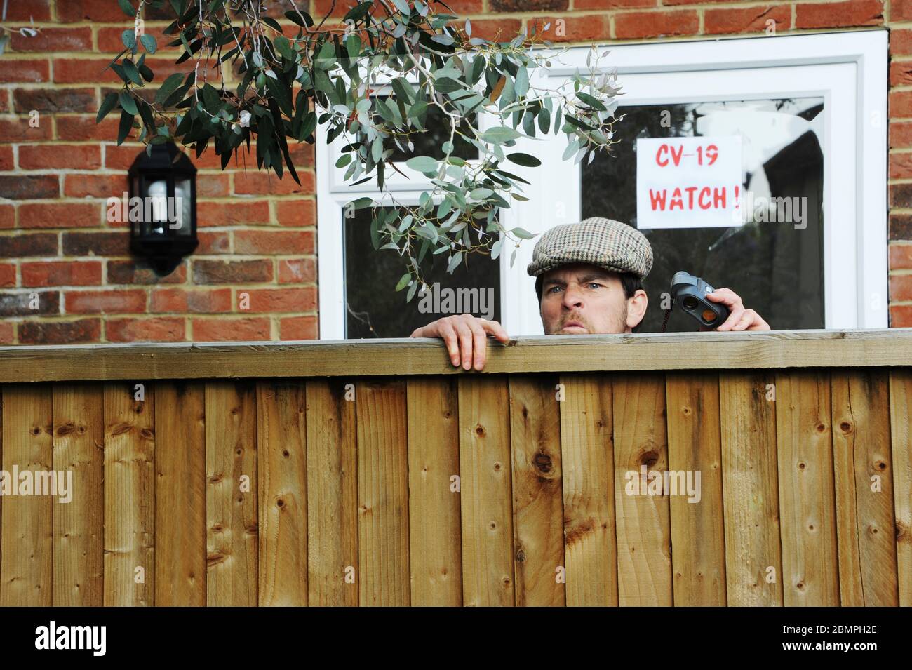 Peering man hi-res stock photography and images - Alamy