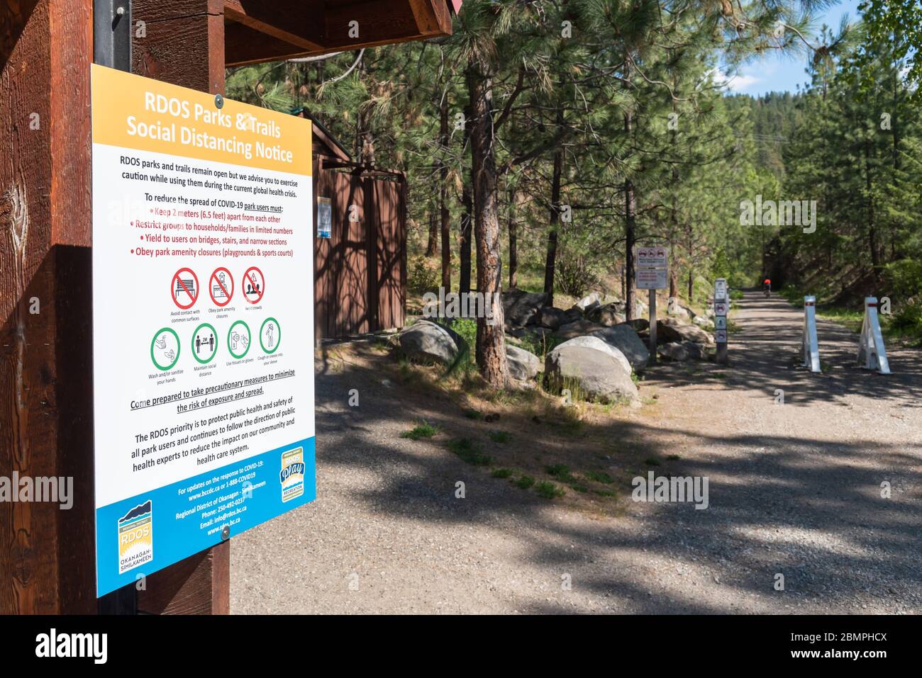 Naramata, British Columbia/Canada - May 8, 2020: social distancing sign ...