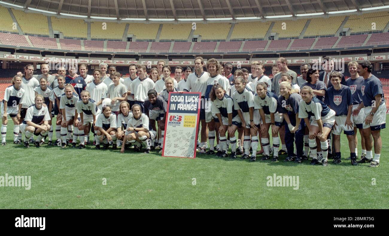 Teams together hi-res stock photography and images - Alamy