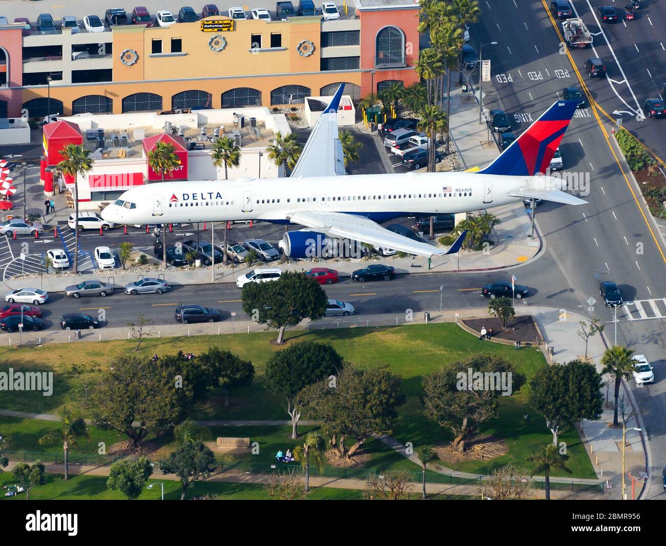 United airlines 757 jet airliner hi-res stock photography and images ...