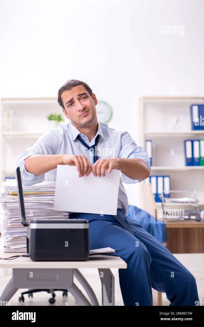 Young employee making copies at copying machine Stock Photo - Alamy
