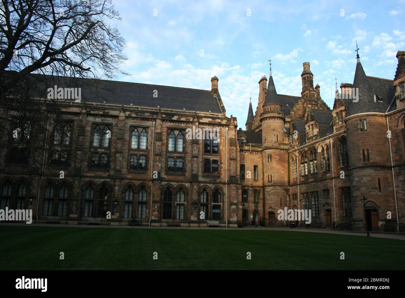 Chapel courtyard at University of Glasgow Stock Photo - Alamy