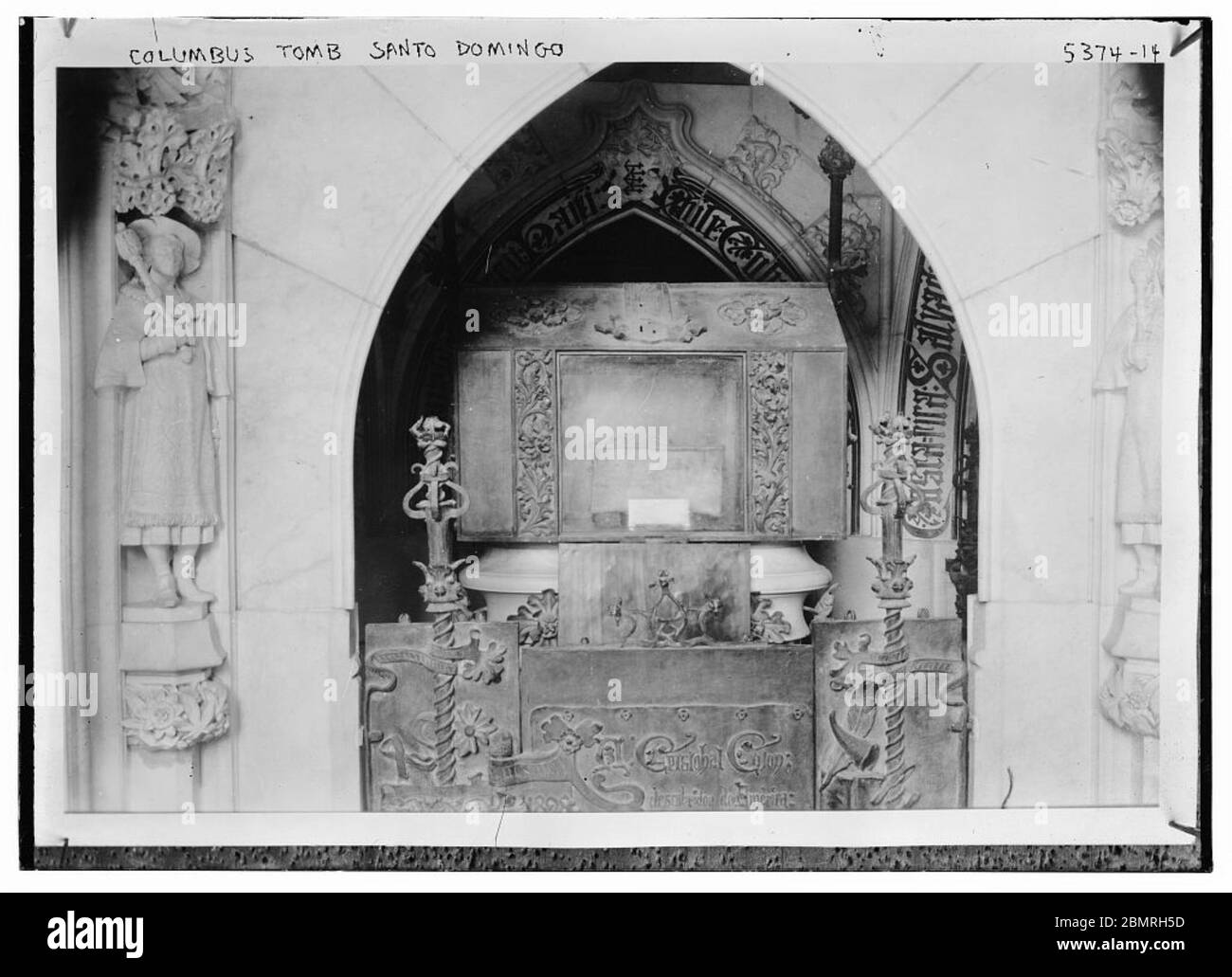 Columbus tomb santo domingo hi-res stock photography and images - Alamy