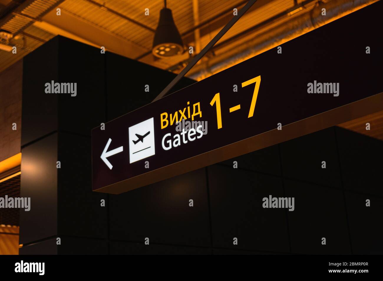 Airport boarding gate sign door hi-res stock photography and images - Alamy