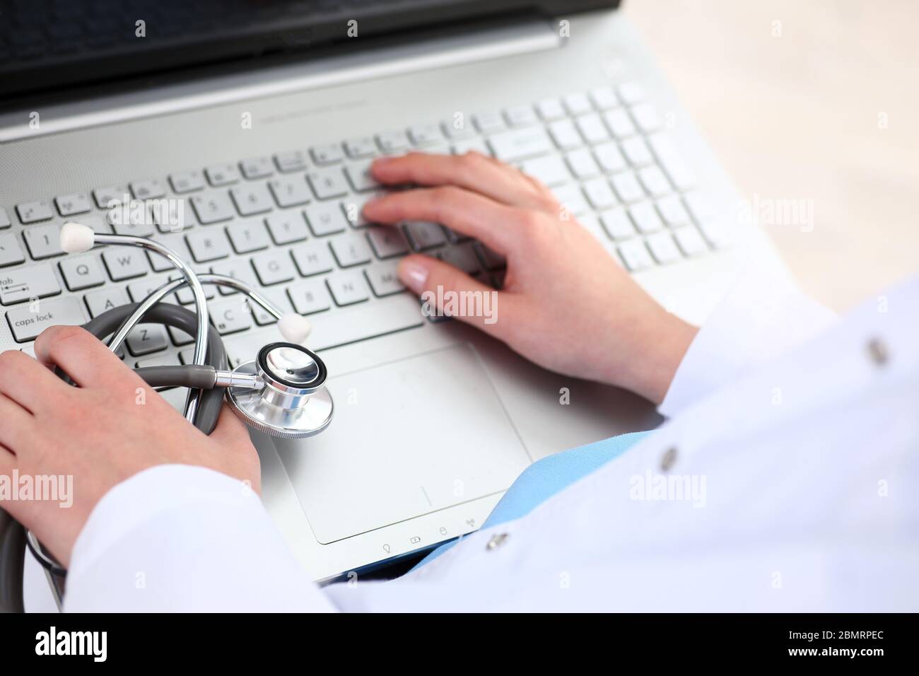 Student doctor on laptop hi-res stock photography and images - Alamy