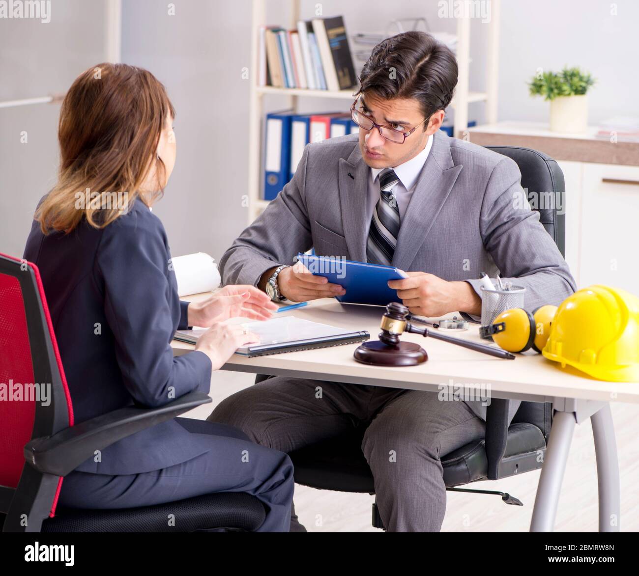 Lawyer client listening judge hi-res stock photography and images - Alamy