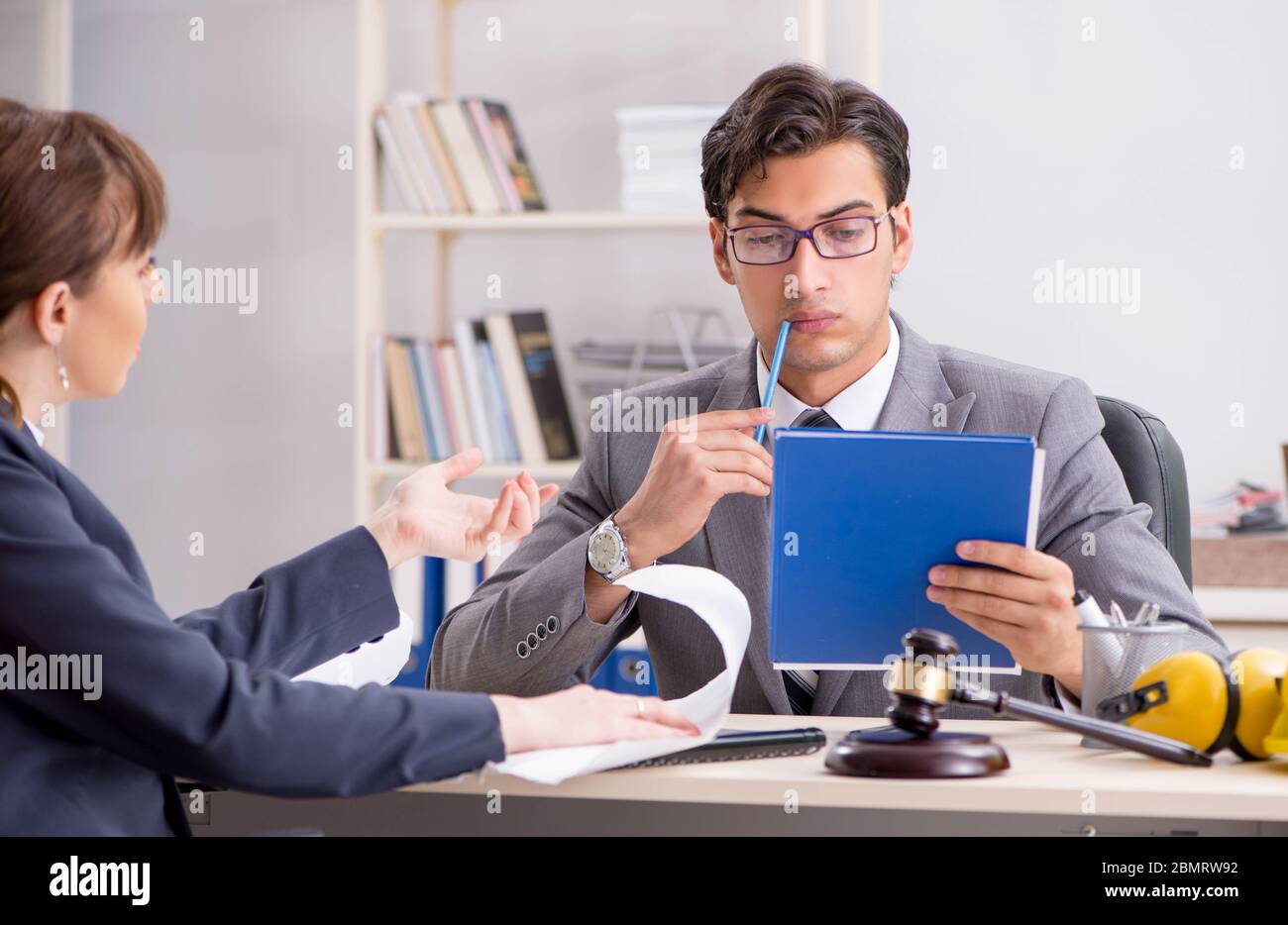 Lawyer client listening judge hi-res stock photography and images - Alamy