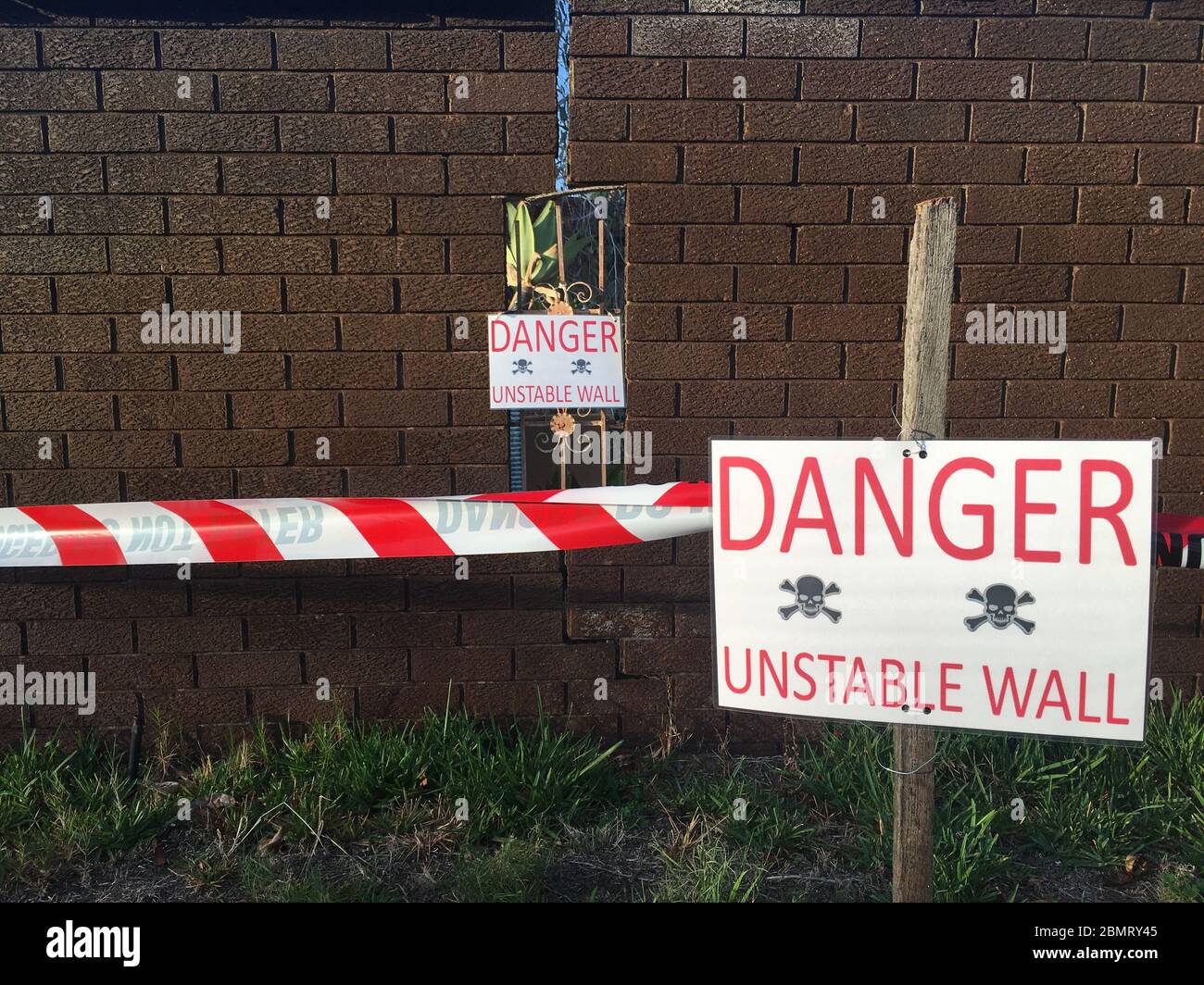 Unsafe Wall Warning Sign High Resolution Stock Photography and Images ...