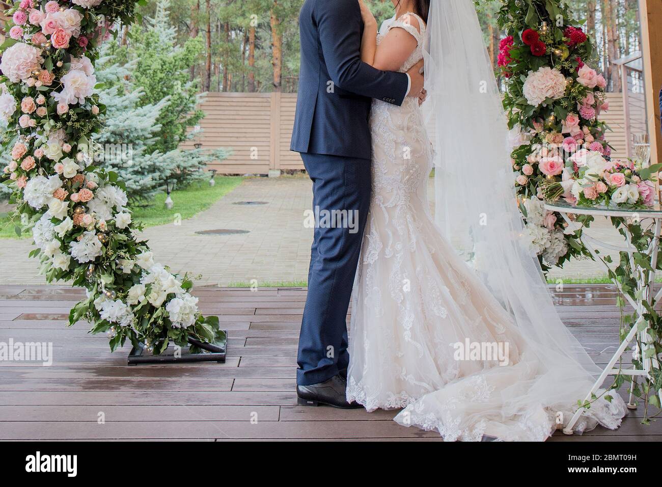 bride and groom at the wedding ceremony Stock Photo - Alamy