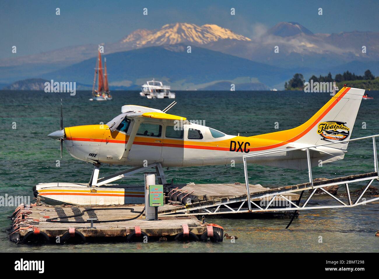 Float plane new zealand hi-res stock photography and images - Alamy