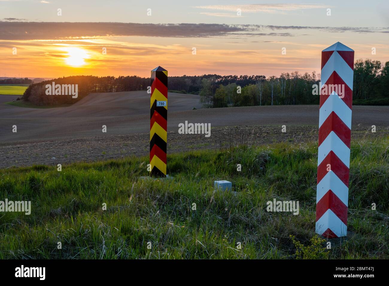 Border posts hi-res stock photography and images - Alamy