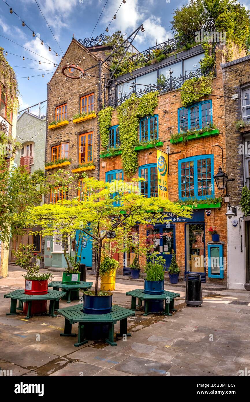 London courtyard exterior hi-res stock photography and images - Alamy