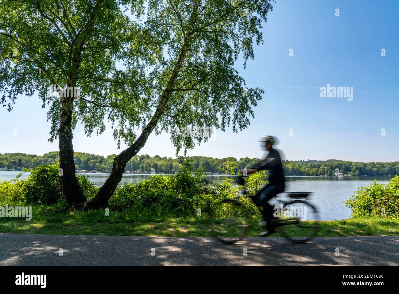 Cycling on the river Ruhr, lakeside path at Lake Baldeney in Essen, NRW ...