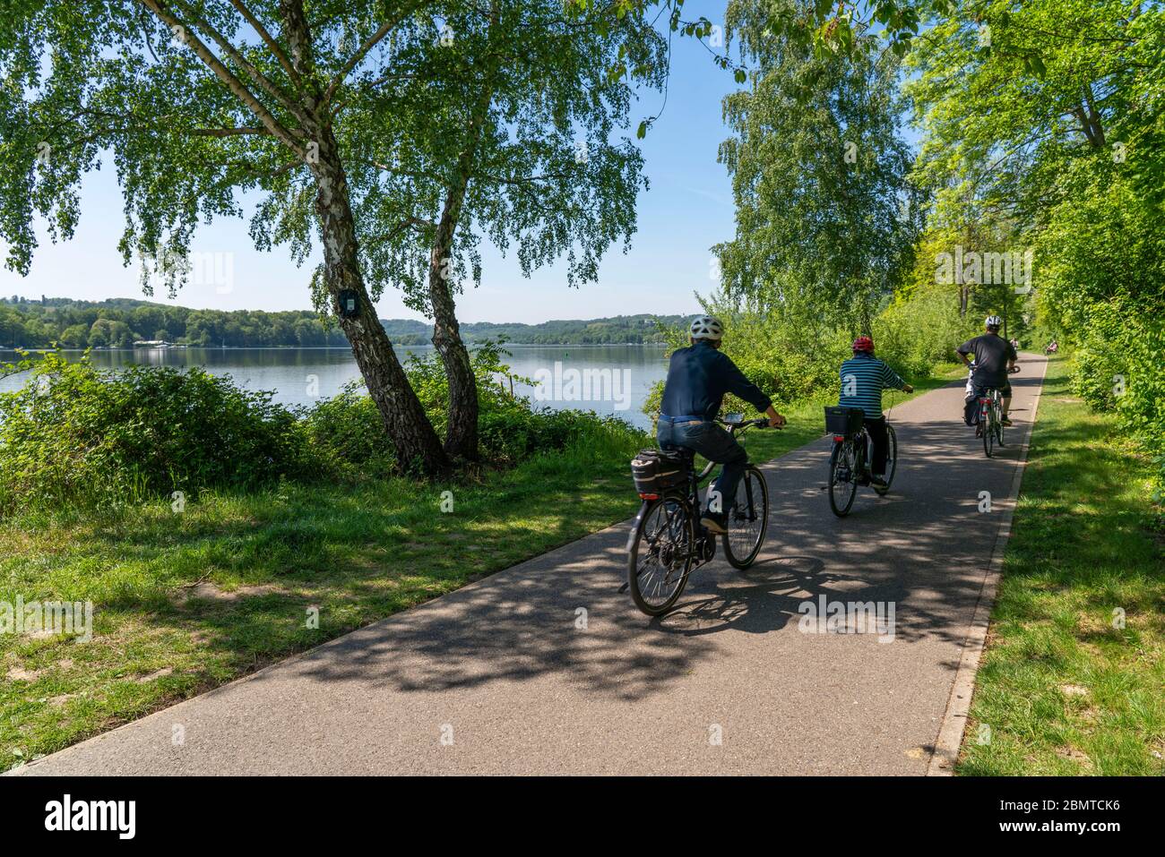 Cycling on the river Ruhr, lakeside path at Lake Baldeney in Essen, NRW ...
