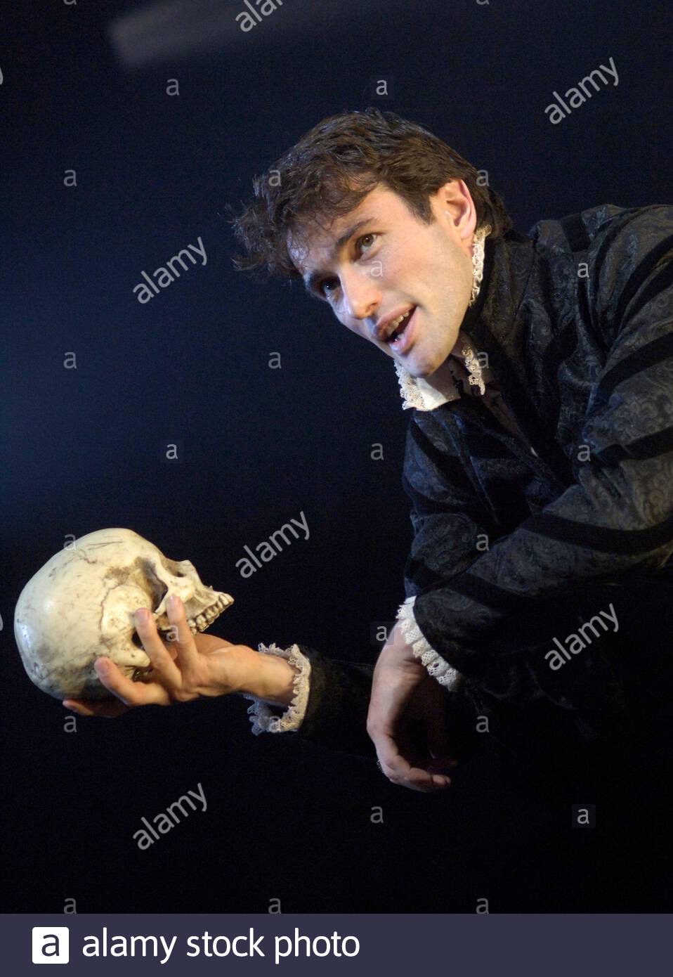 Shakespeare With Skull High Resolution Stock Photography and Images - Alamy