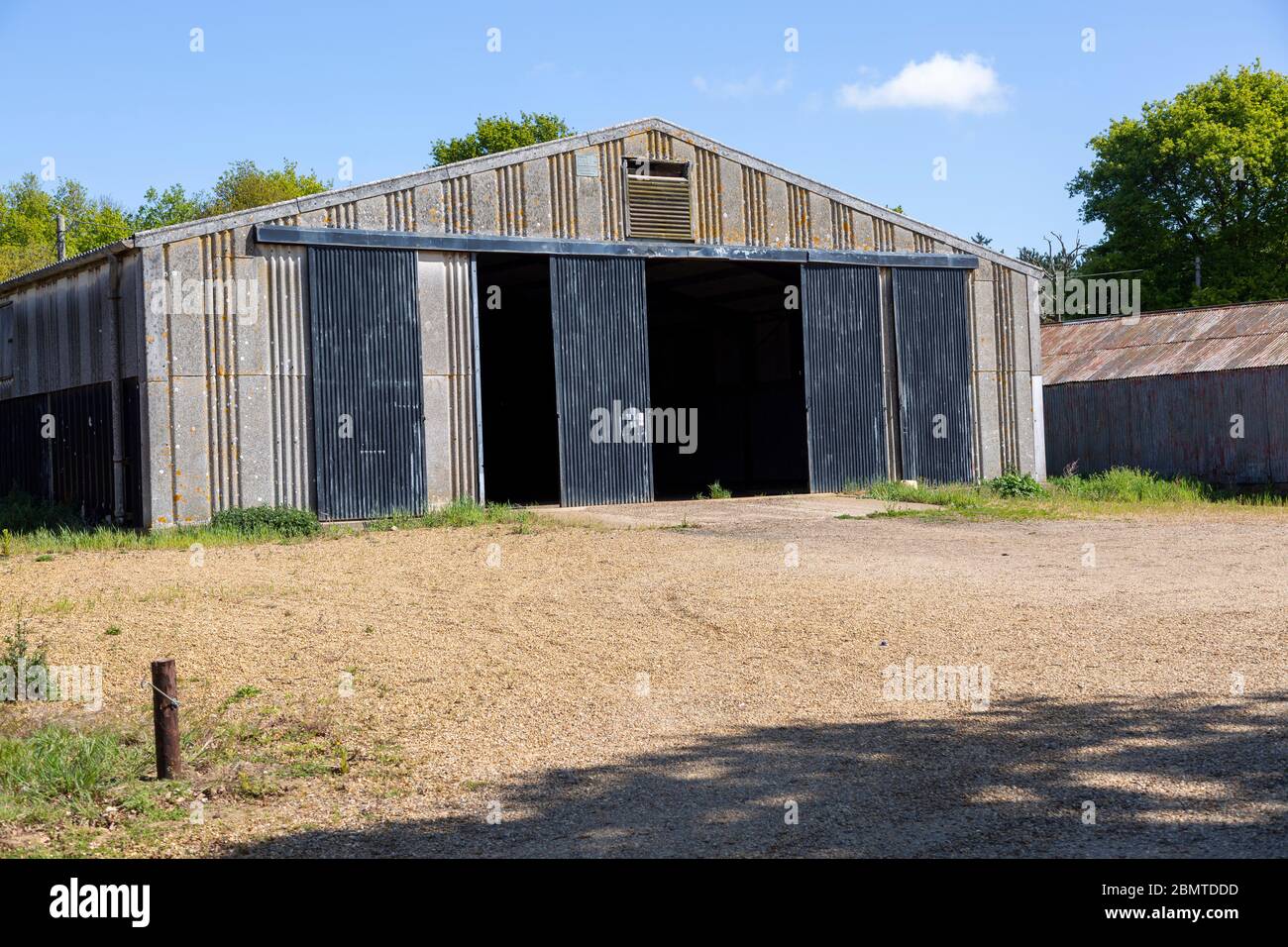 Farm barn doors hi-res stock photography and images - Alamy
