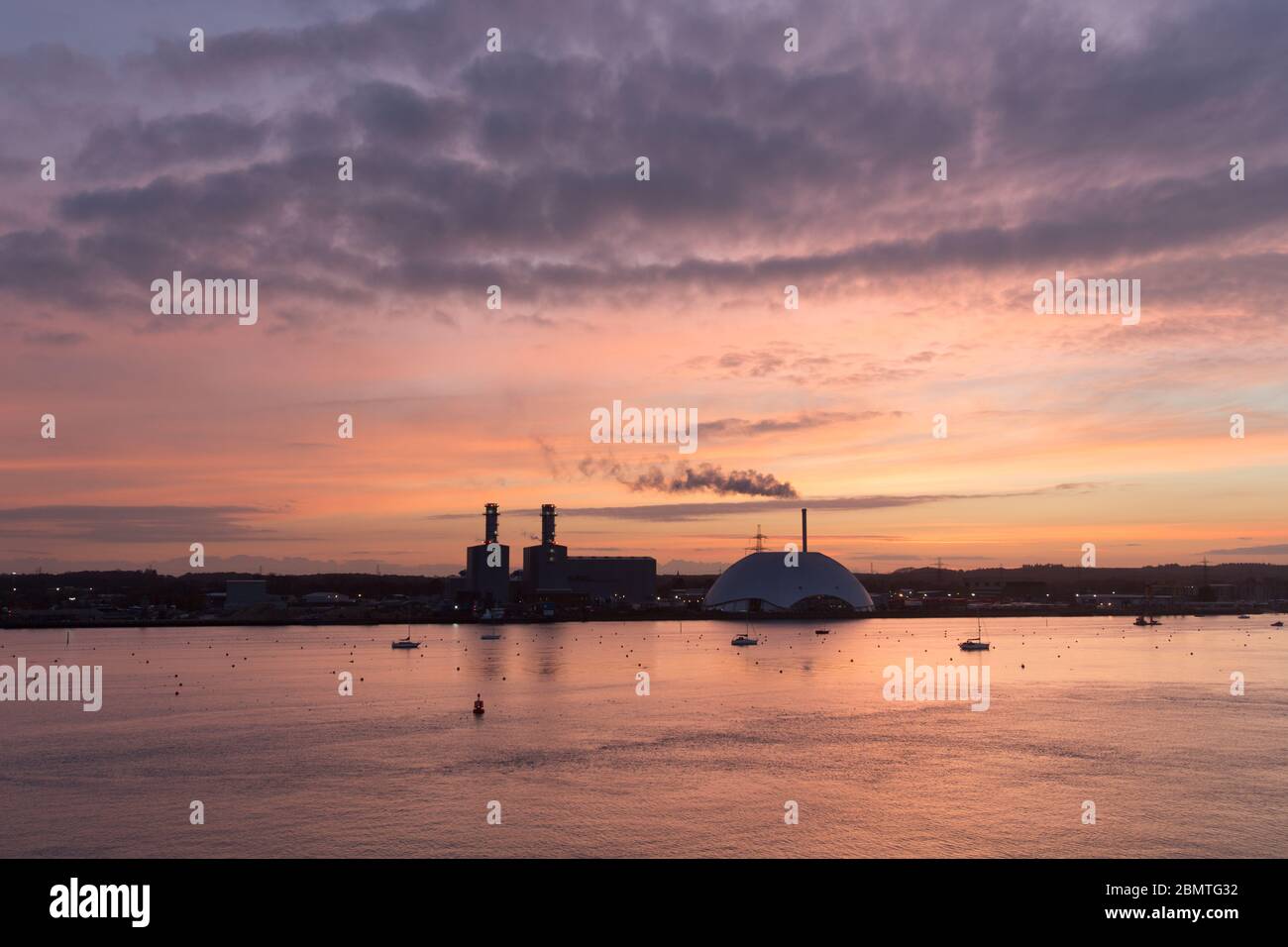 City of Southampton, England. Picturesque sunset view over the River ...