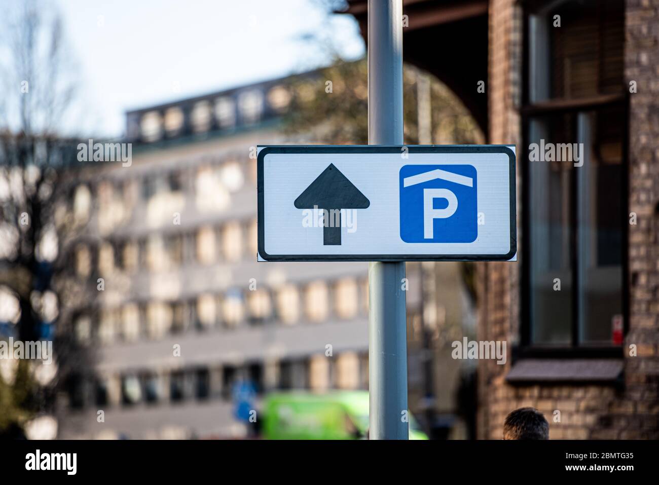 Sign showing the direction to a parking garage Stock Photo - Alamy