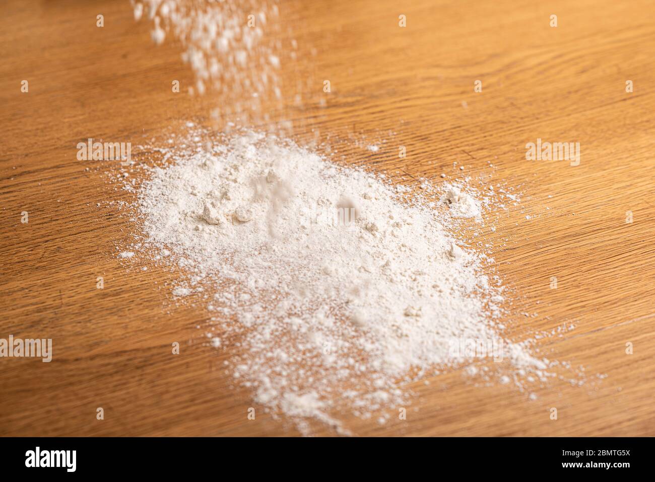 Flour spread hi-res stock photography and images - Alamy