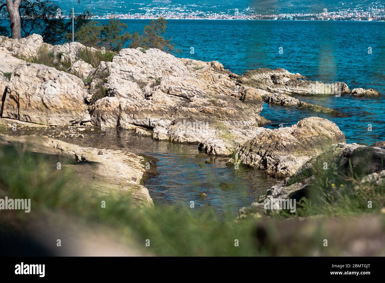 Water passing over rocks hi-res stock photography and images - Alamy