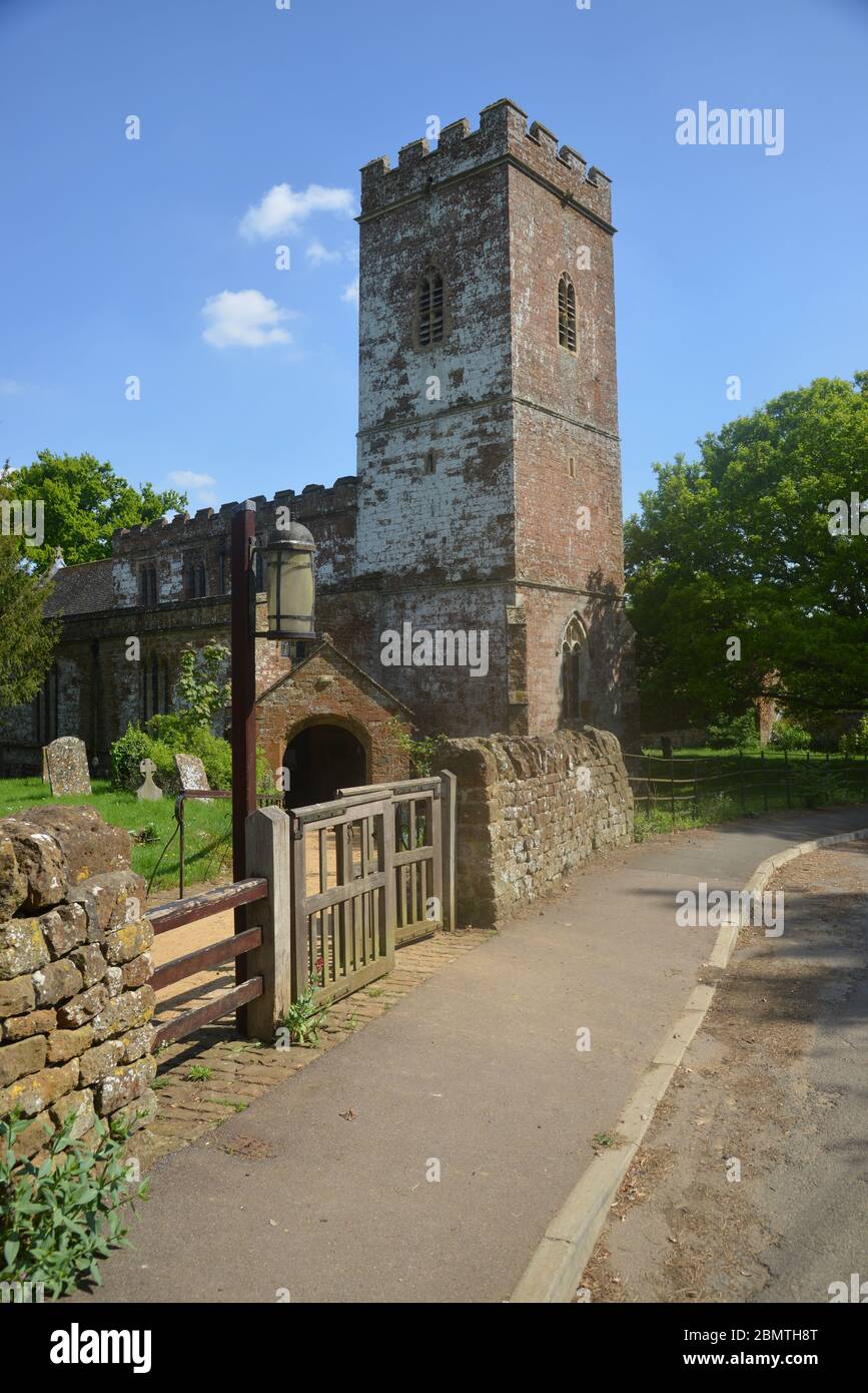 St Giles Church in the north Oxfordshire village of Wigginton Stock ...