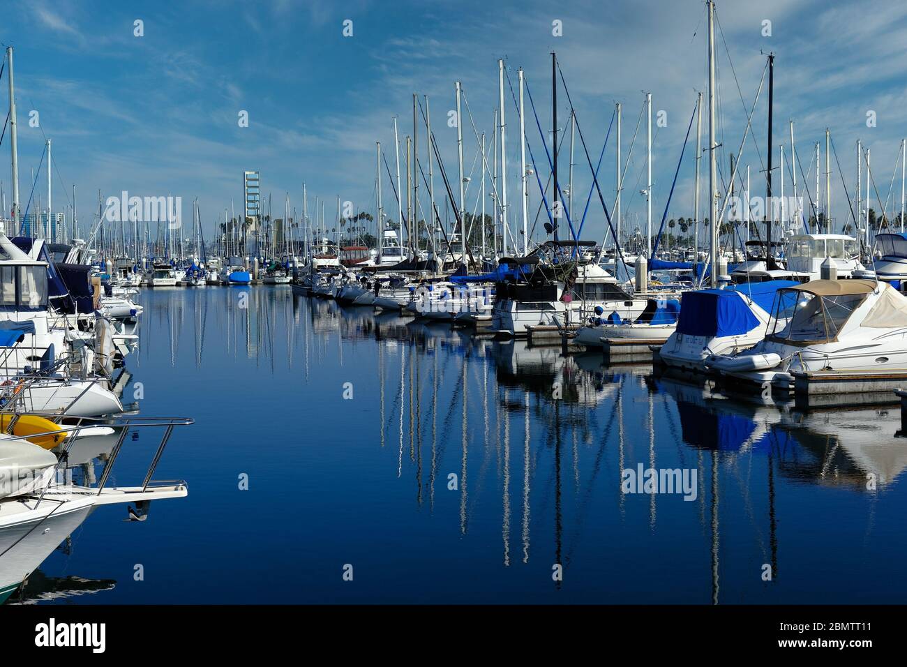 Deep blue water hi-res stock photography and images - Alamy