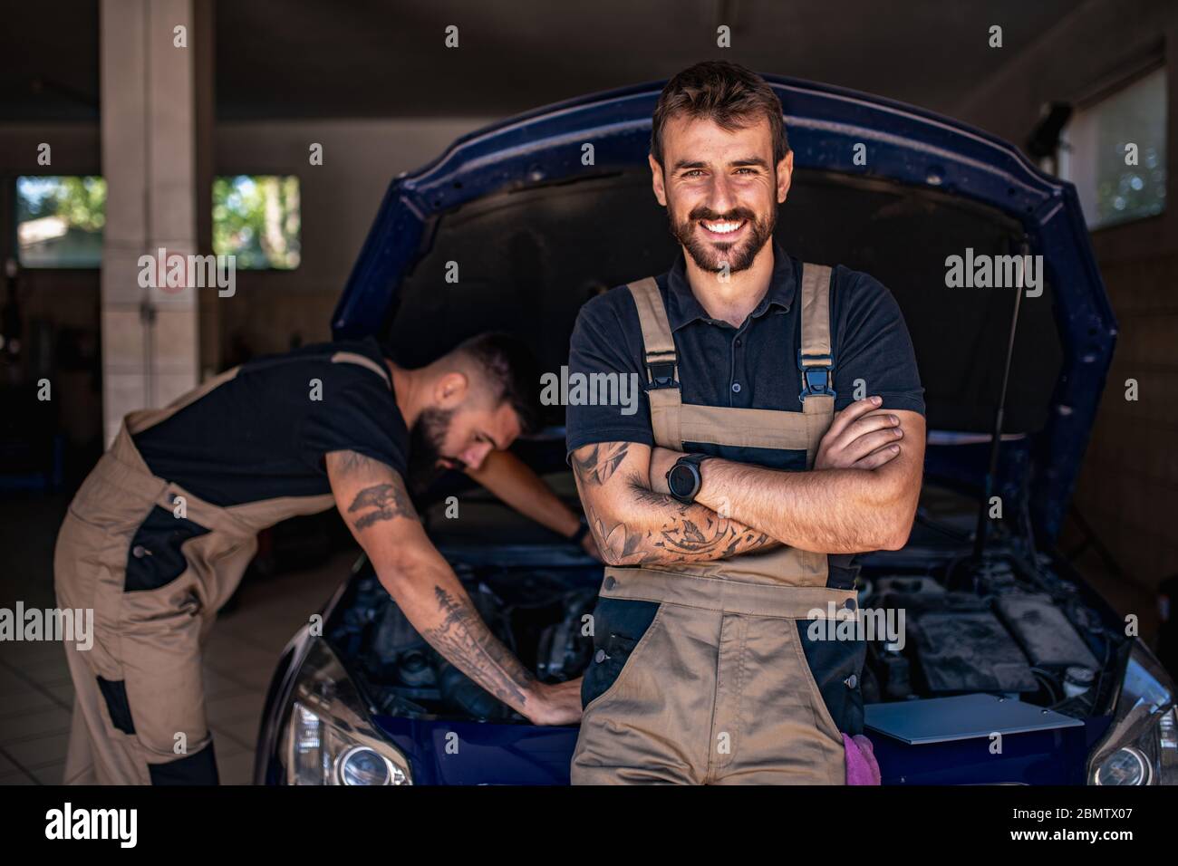 Car mechanics portrait hi-res stock photography and images - Alamy