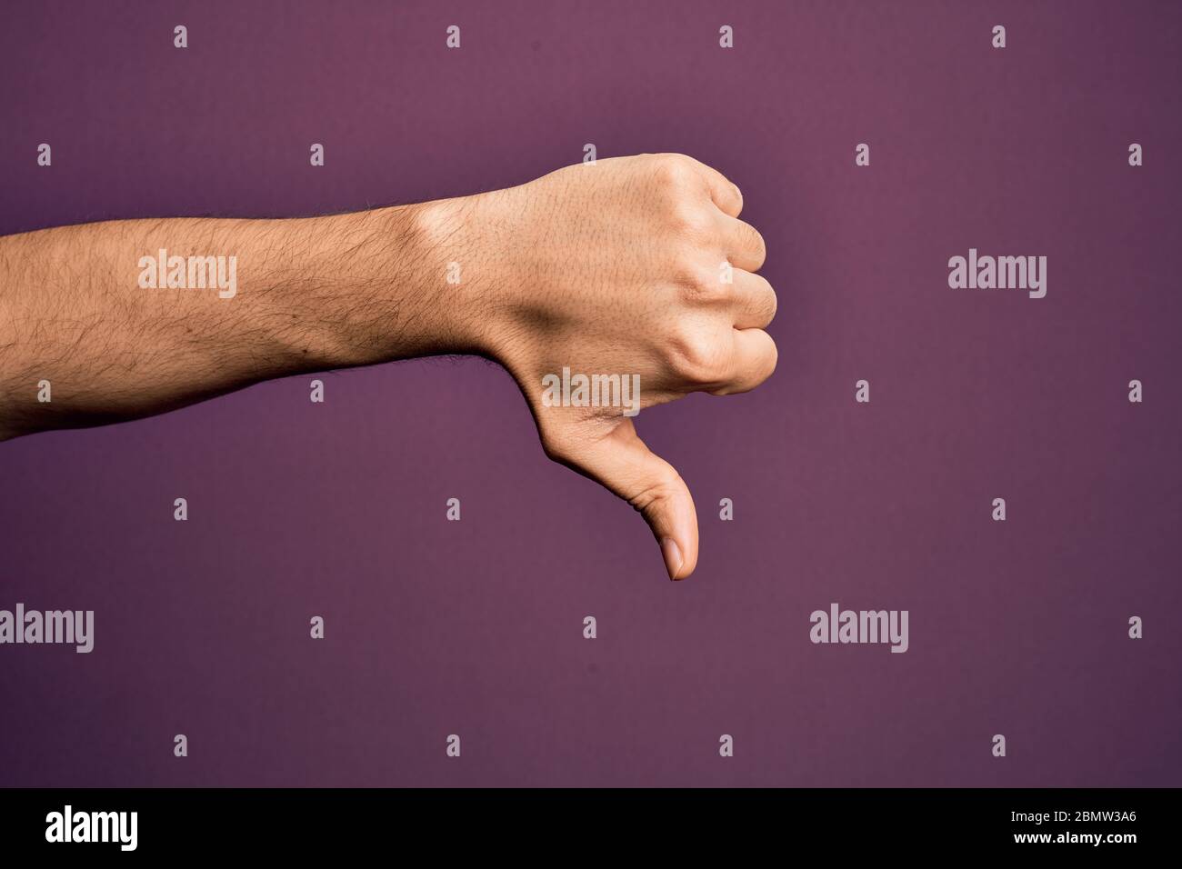 Hand of caucasian young man showing fingers over isolated purple ...