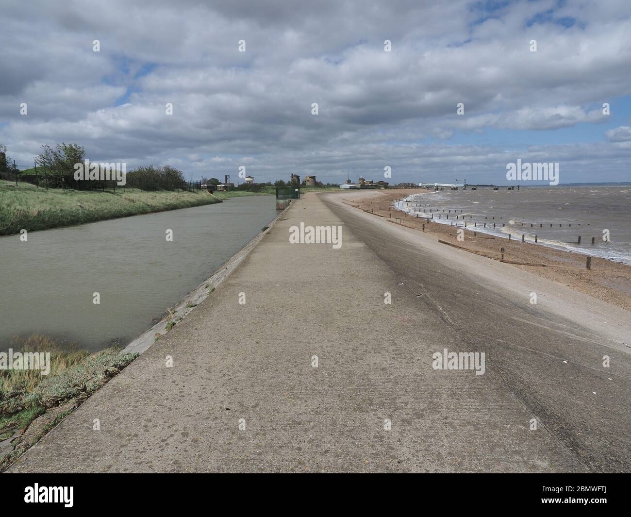 Strong onshore winds hi-res stock photography and images - Alamy