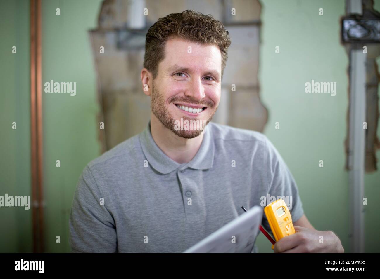 Electrician working inside house hi-res stock photography and images ...