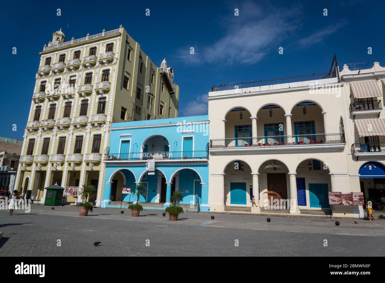 Plaza Vieja or the Old square including Photography Gallery, dating ...