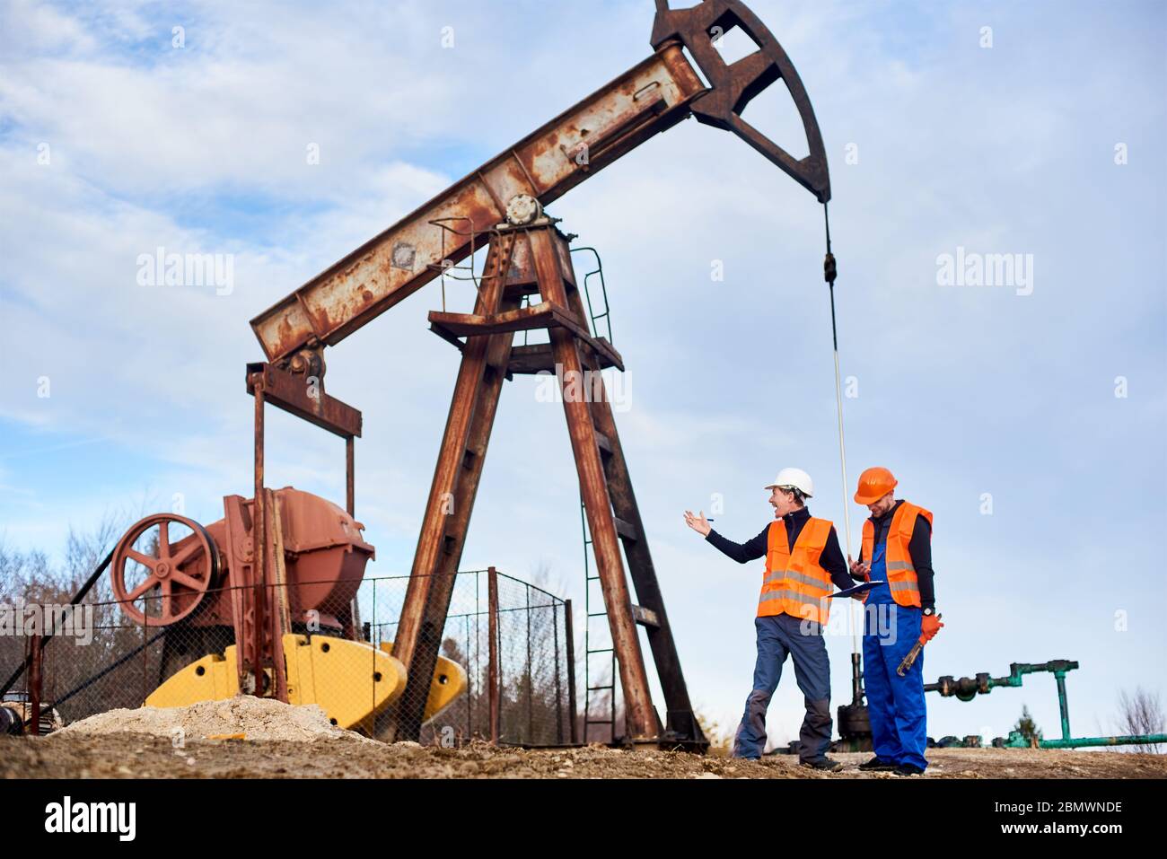 Two men wearing overalls hi-res stock photography and images - Alamy