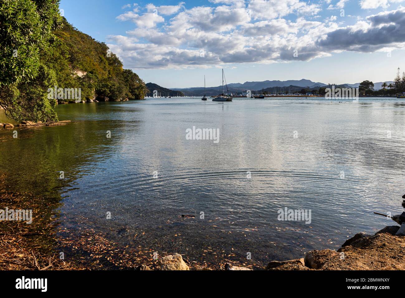 Mercury Bay in Whitianga on the Coromandel Peninsula in New Zealand ...
