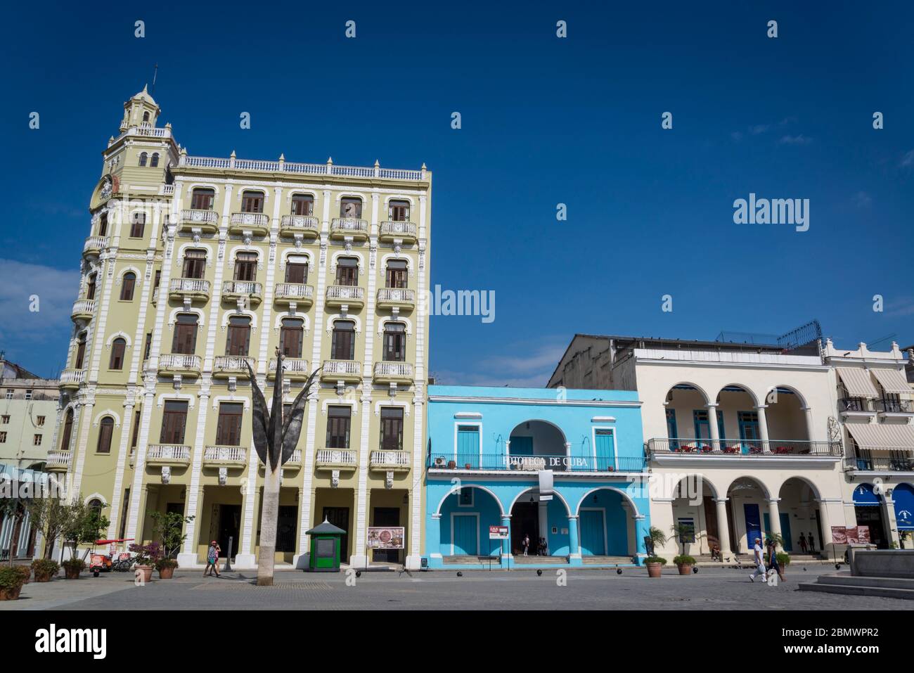 Plaza Vieja or the Old square including Photography Gallery, dating ...