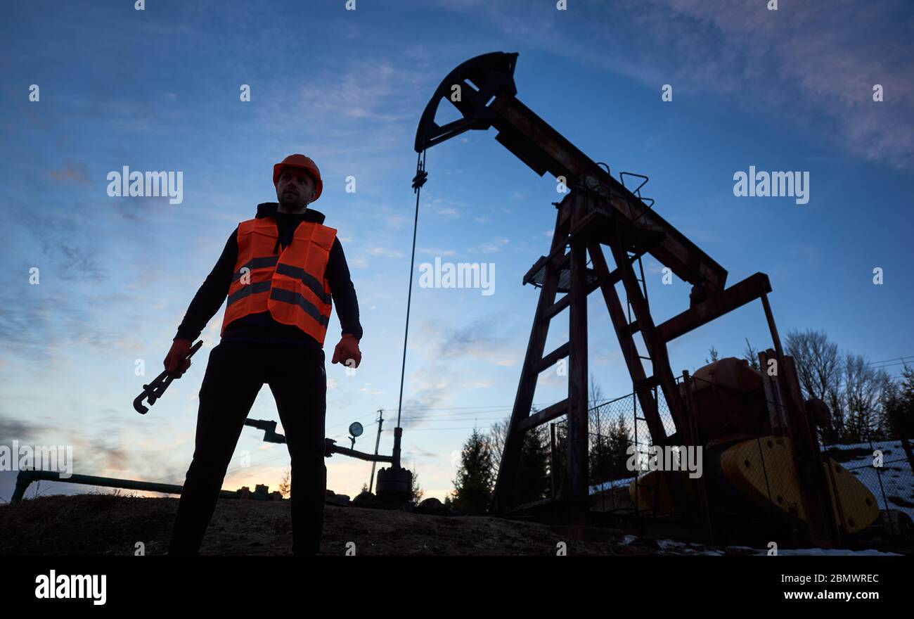 Oil worker hi-res stock photography and images - Alamy