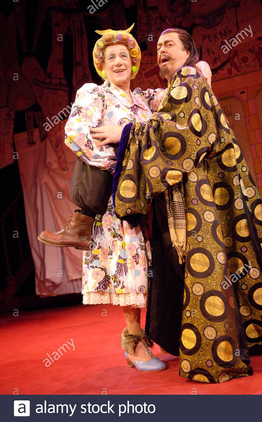 Roger Allam High Resolution Stock Photography and Images - Alamy