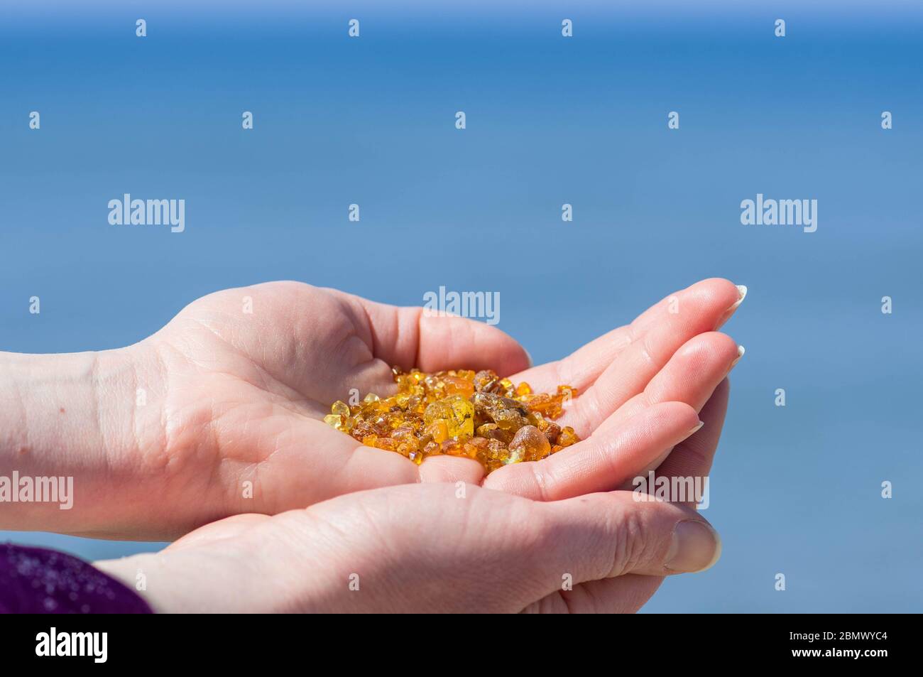 Hand and amber hi-res stock photography and images - Alamy