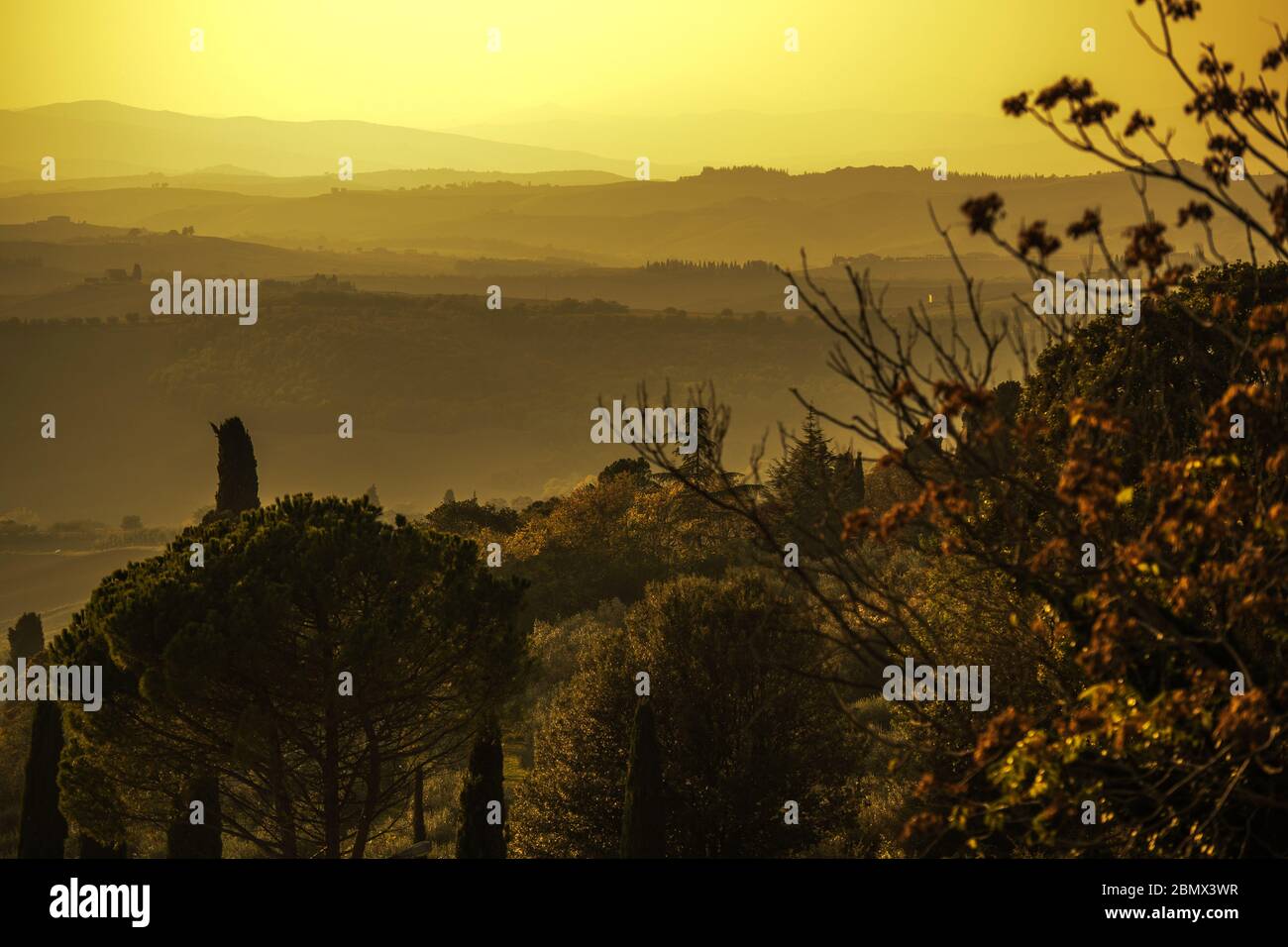 Tuscany sunset panoramic landscape hi-res stock photography and images ...