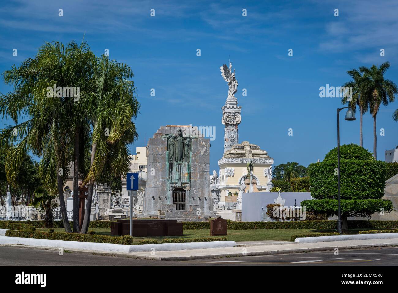 Vedado district hi-res stock photography and images - Alamy