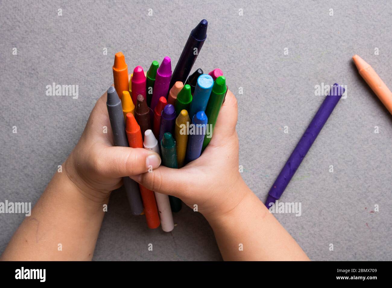 Kid holding a paper and orange hi-res stock photography and images - Alamy