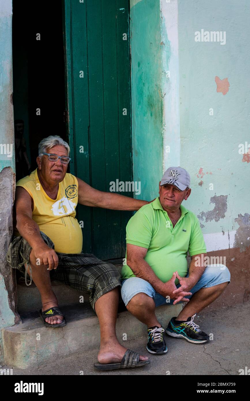 Two cuban men sitting hi-res stock photography and images - Alamy