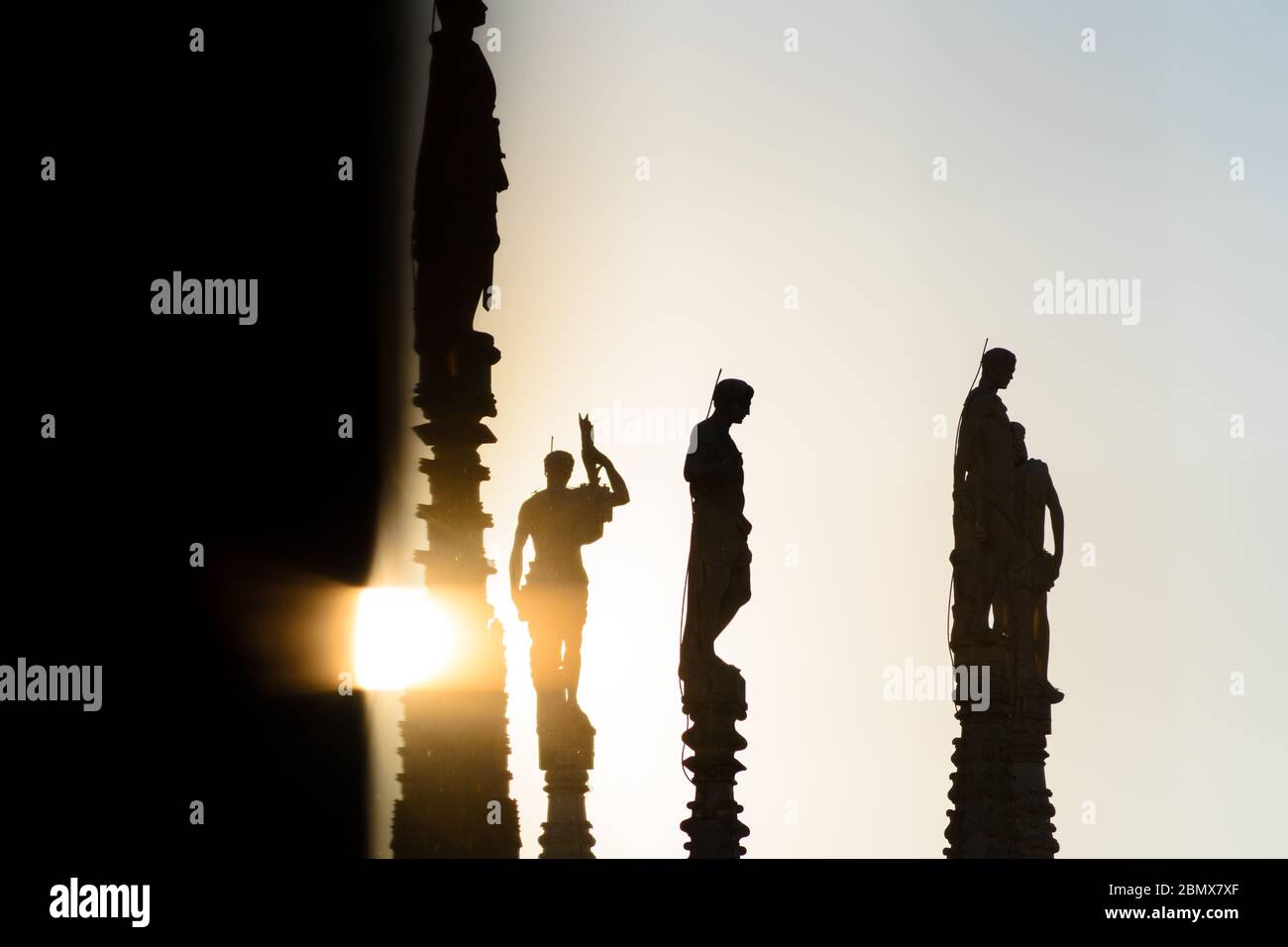 Duomo roof top statues hi-res stock photography and images - Alamy