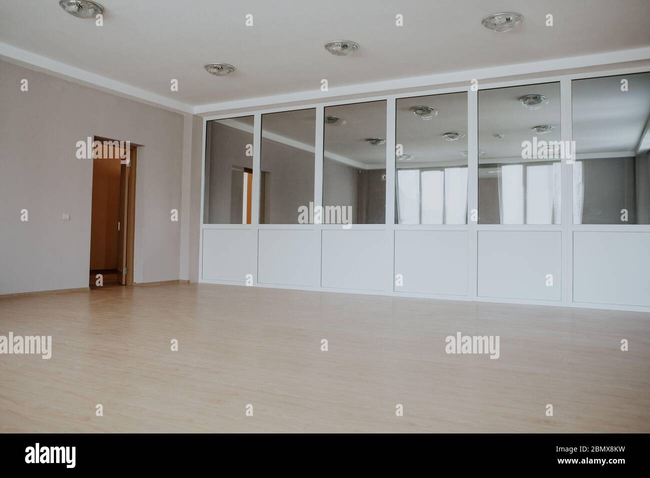 Large mirrors and console hi-res stock photography and images - Alamy