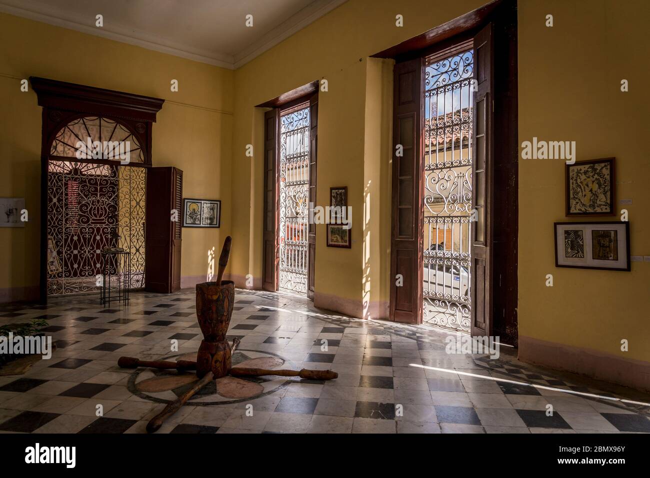 Inside cuban mansion hi-res stock photography and images - Alamy