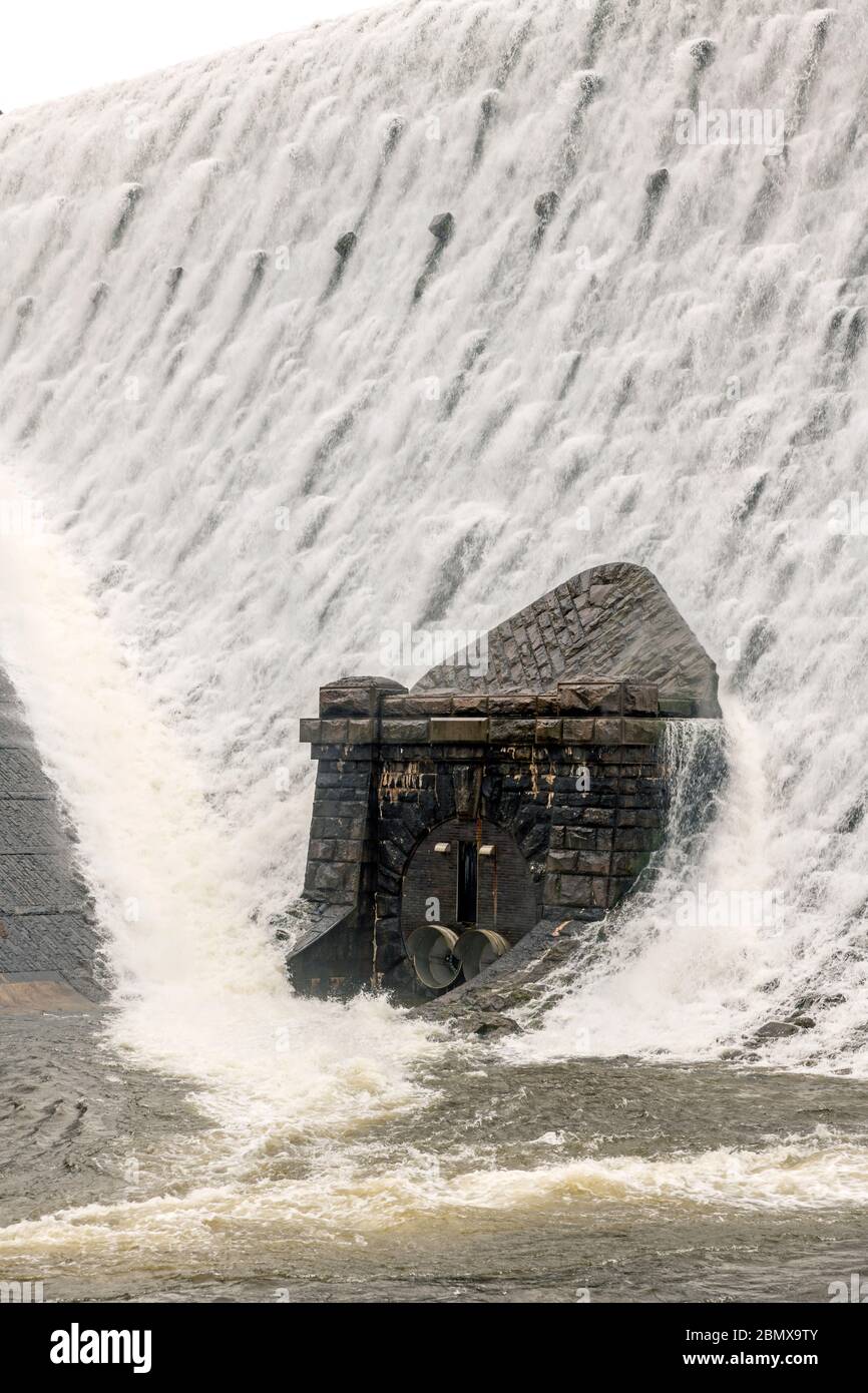 Caban Coch Dam in the Elan Valley Wales Stock Photo - Alamy