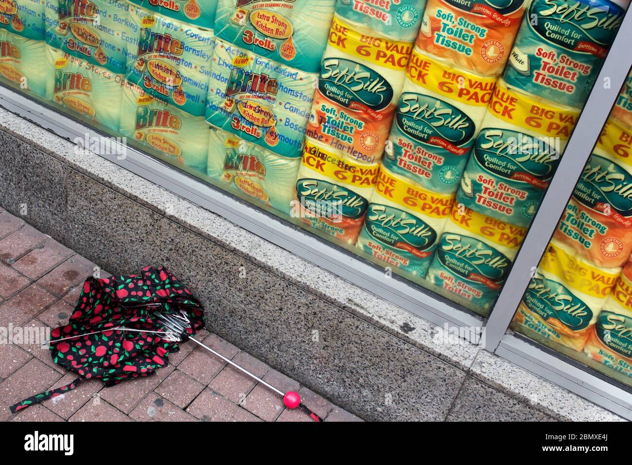 Toilet paper store display hi-res stock photography and images - Alamy