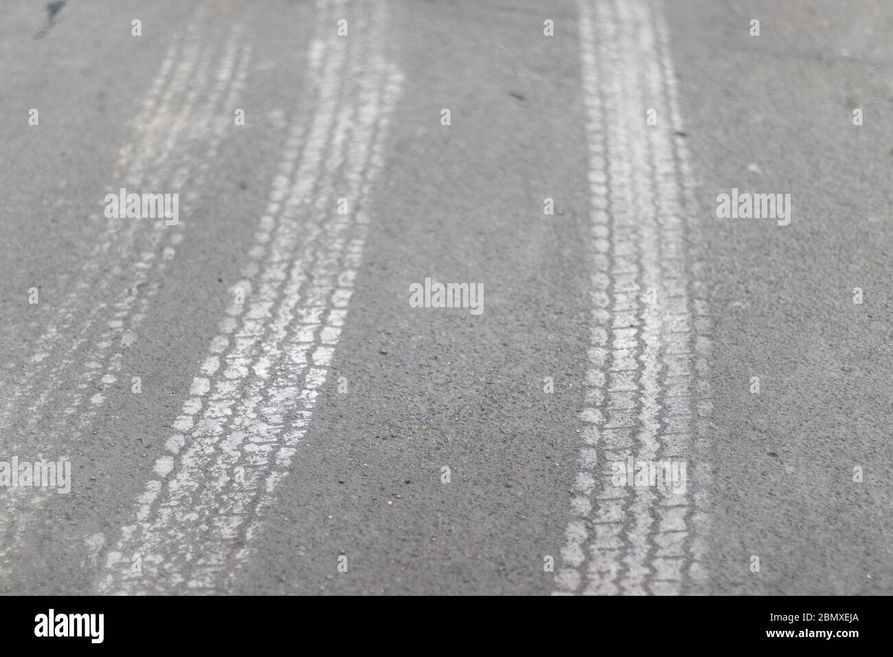 Tyre track graphic hi-res stock photography and images - Alamy